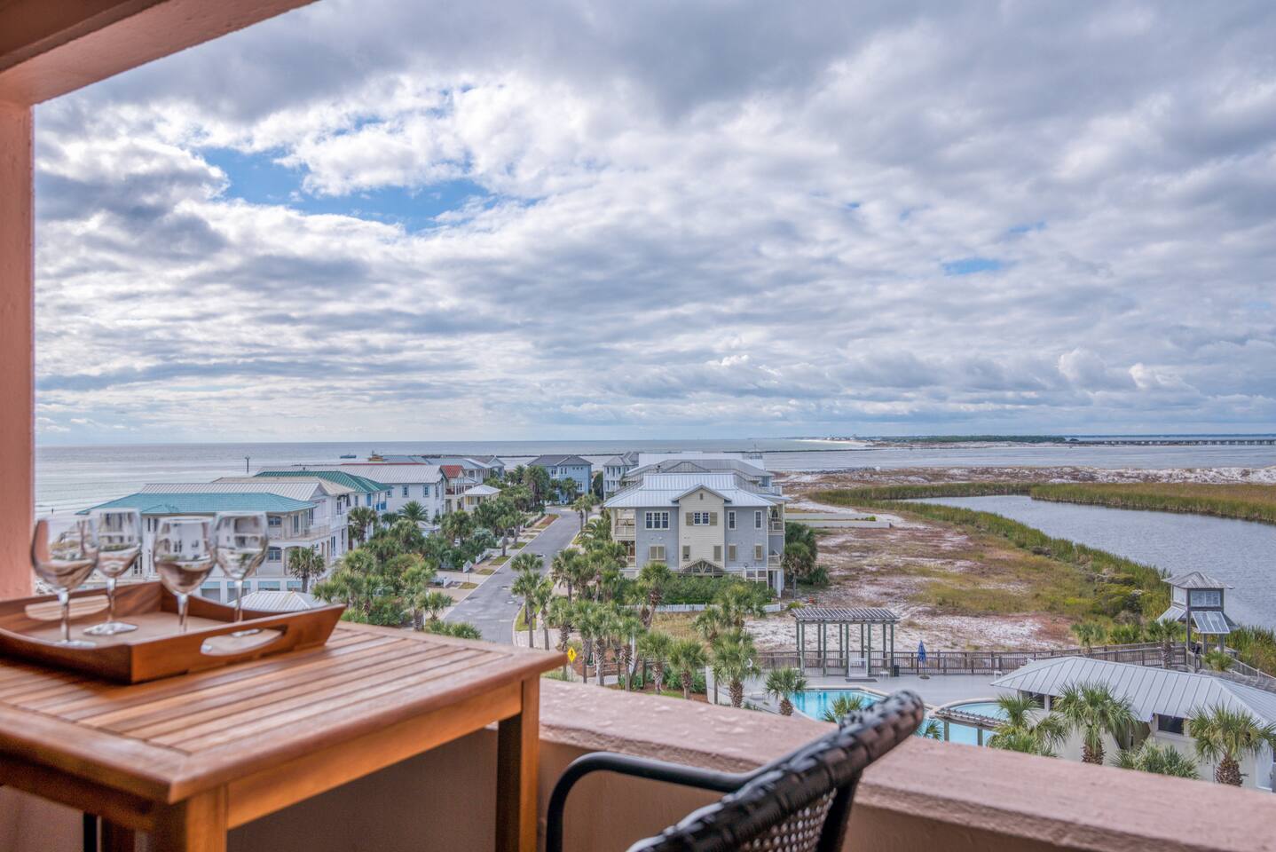 2BR Gulf View private beach/includes beach service | Don't worry and ...