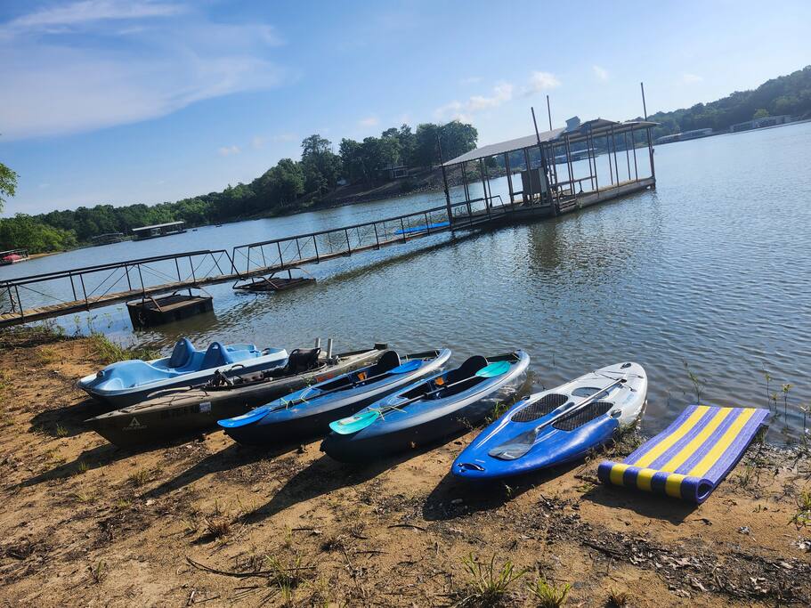 Hot Tub*Waterfront* Pool Table* Kayaks* Dock | FUN IN THE SUN! WATERFRONT