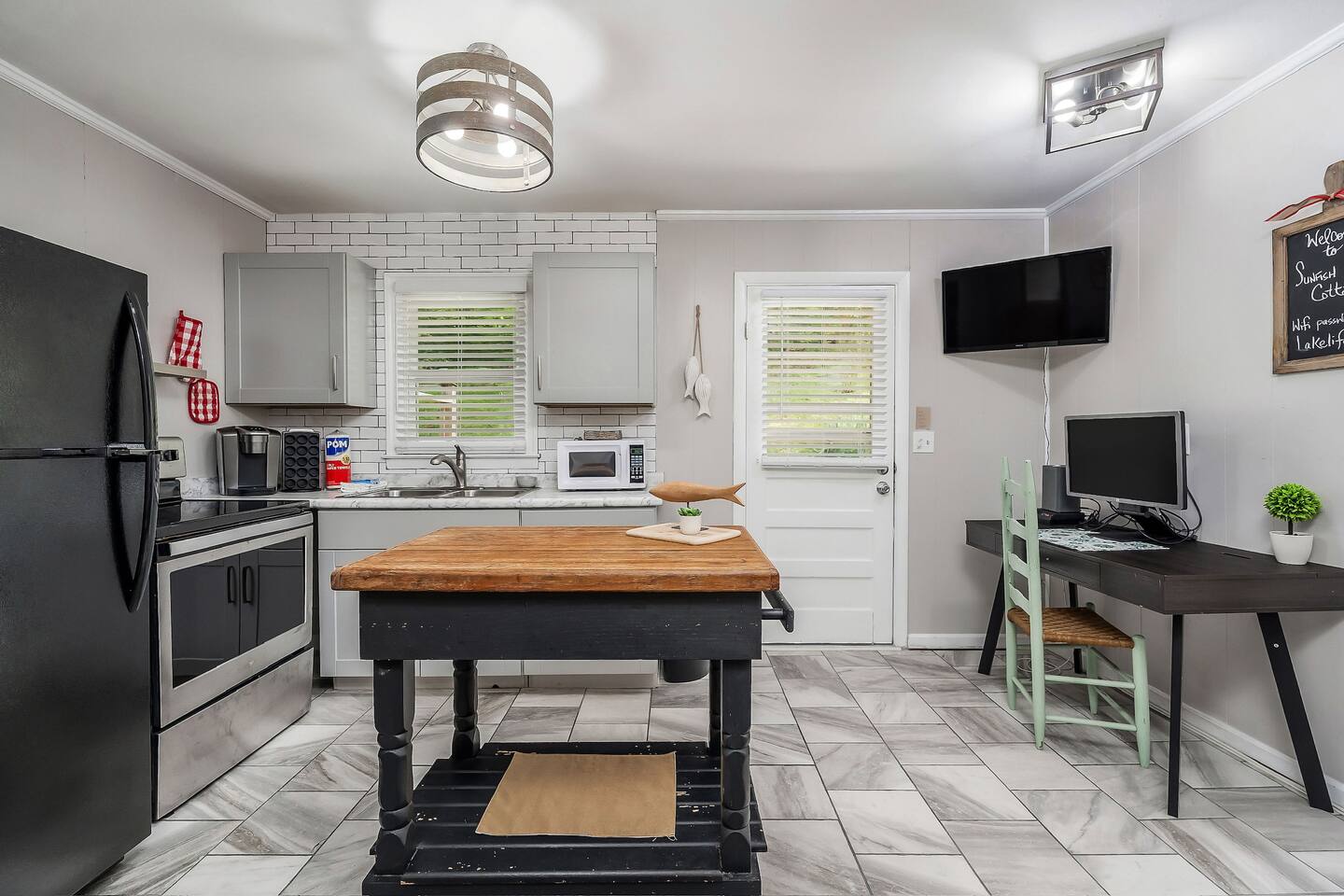 New-Sunfish Cottage | Walk to Hidden Harbor Marina | 5 Star Getaways